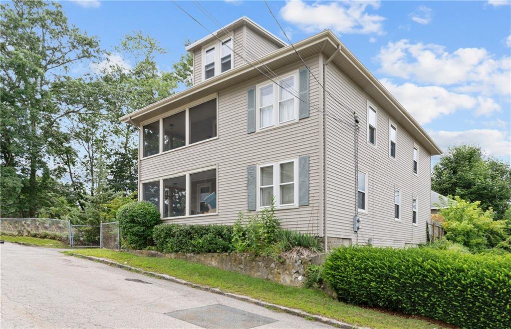 79 Thomas Street Woonsocket Ri 02895 Mls 1289965 Lila Delman