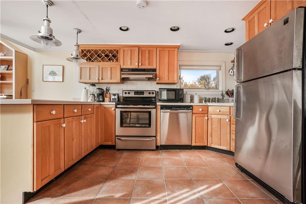 4 James Street, Fairhaven, MA 02719 | MLS #1332776 | Lila Delman