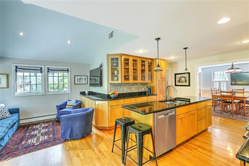 8 Meadowbrook Drive, Barrington, RI 02806 | MLS #1335485 | Lila Delman