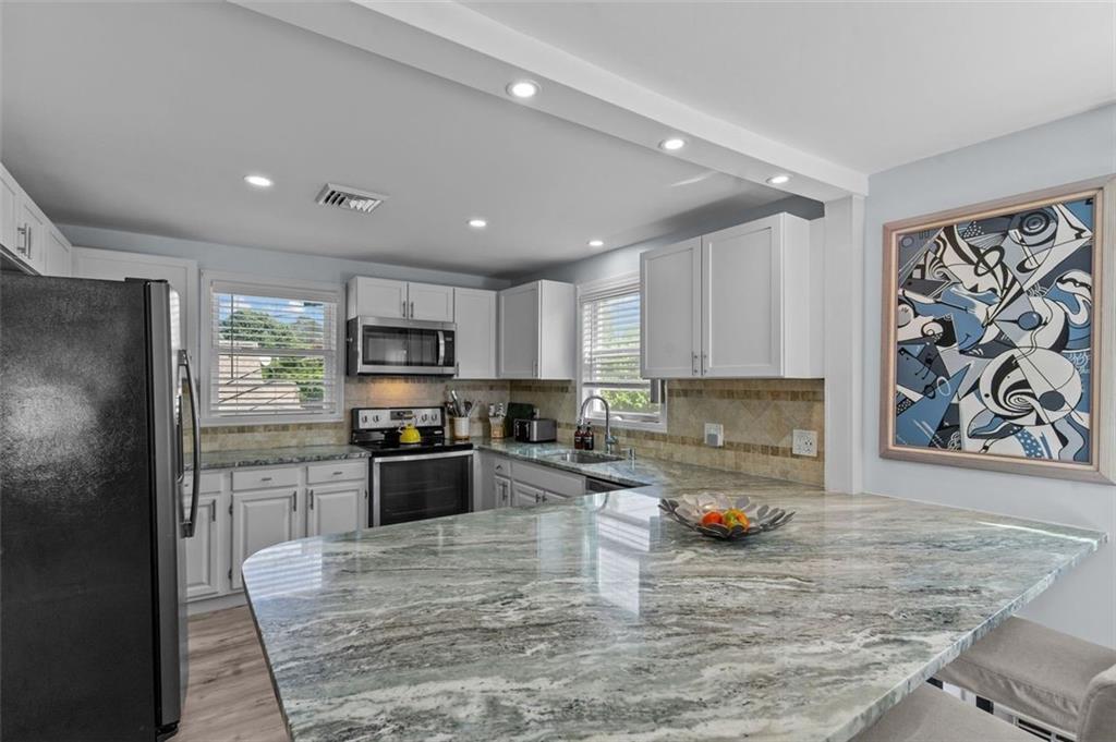 72 Warren AV, Unit#B Middletown, Rhode Island 02840 | Lila Delman