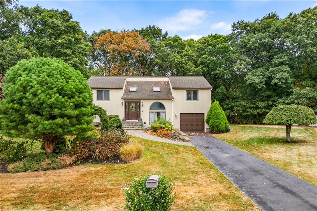 10 Robert Circle, Johnston, RI 02919 | MLS #1368946 | Lila Delman
